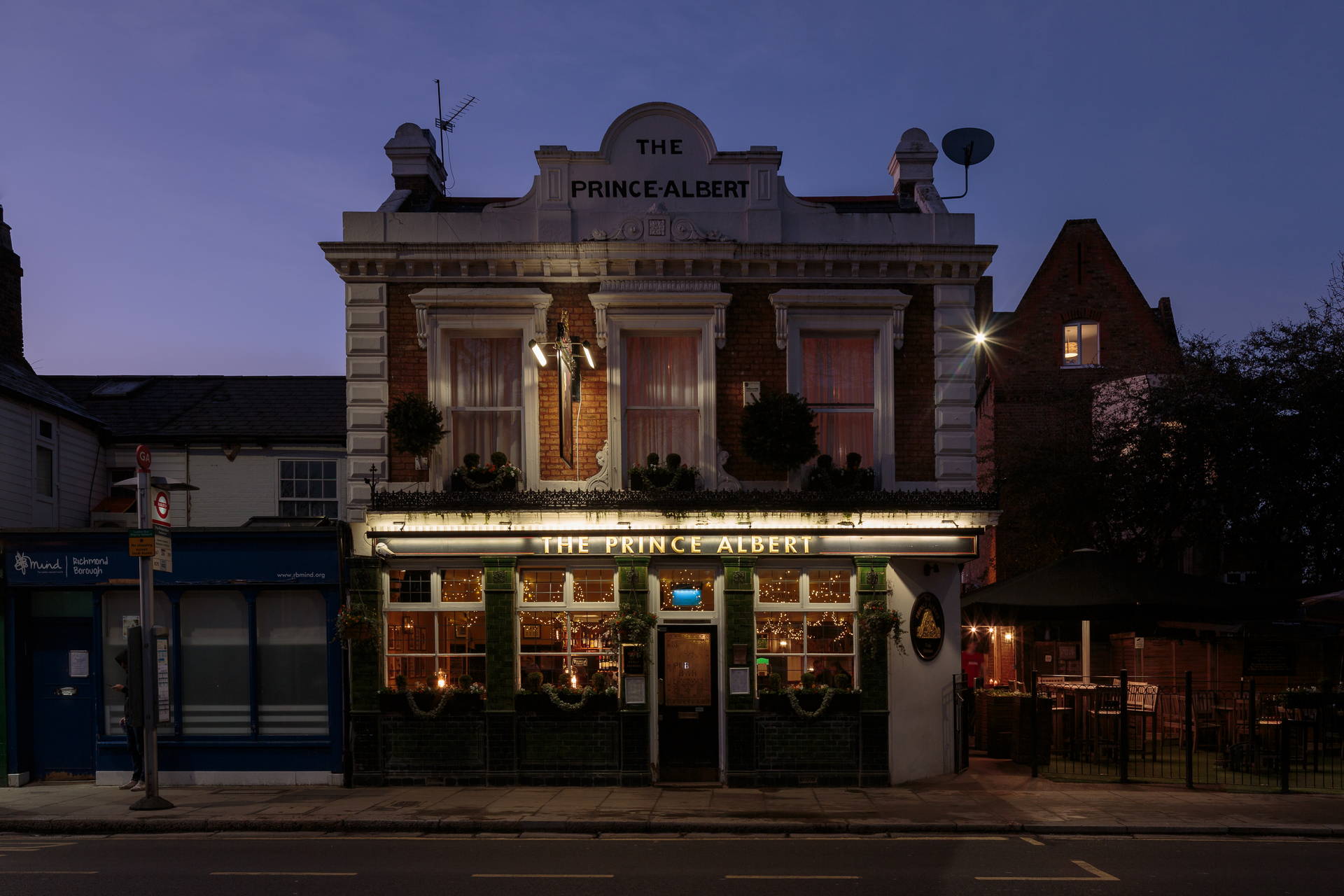 The Prince Albert - Fuller's Pub and Restaurant in Twickenham Green